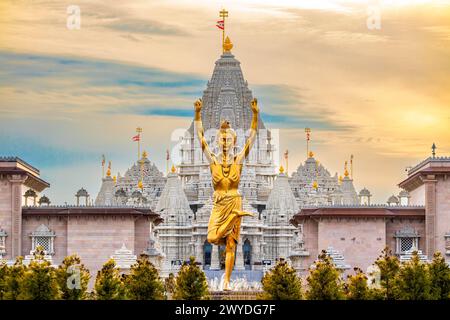 Statue of Nilkanth Varni with Akshardham Mahamandir temple in the back ...