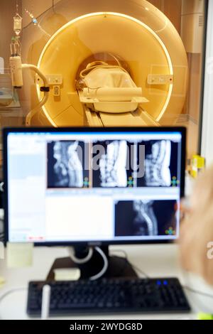 MRI scan, NMR (Nuclear Magnetic Resonance), medical imaging for ...