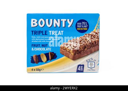Mars Bounty Triple Treat Fruit Nut & Chocolate Bars Multipack Stock ...