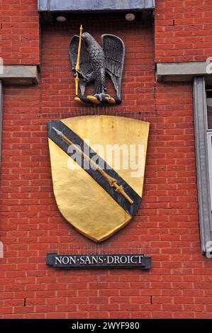William Shakespeare`s coat of arms on his birthplace, Stratford-upon ...