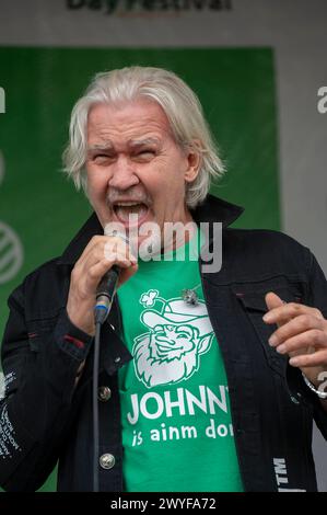 Muenchen, St. Patricks Day, Johnny Logan begleitet mit der Paul Daly ...