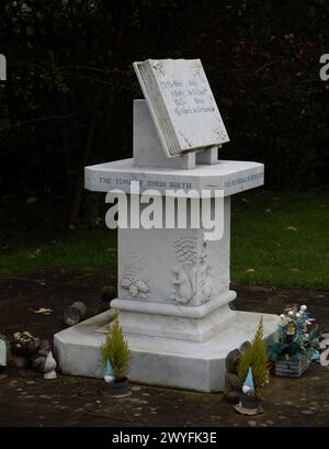 Widney Manor cemetery, Solihull, West Midlands, England, UK Stock Photo ...