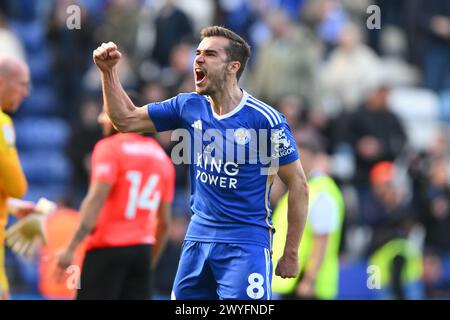 Harry Winks of Leicester City celebrates after scoring a goal to make ...