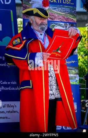 Male town crier (colourful braided crier's uniform) proclaiming, making ...