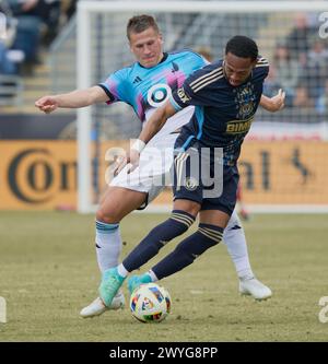 Minnesota United midfielder Robin Lod (17) celebrates with forward ...
