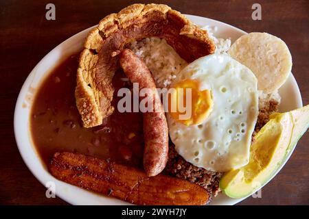 Bandeja paisa, Paisa tray (Ingredients: beans, rice, ground beef ...
