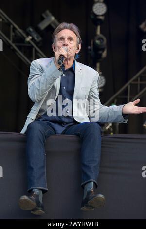 The singer Murray Head live at the flashback festival | Le chanteur ...