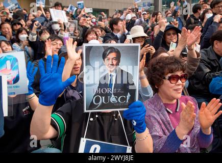 South Korean supporters cheer ahead of the Group A match between Mexico ...