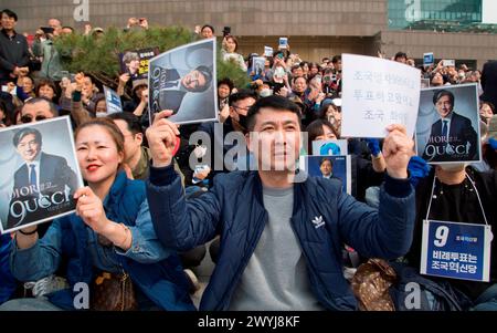 South Korean supporters cheer ahead of the Group A match between Mexico ...