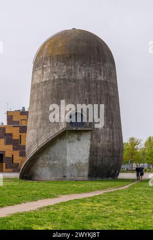 Der 1936 errichtete 20 Meter hohe Trudelturm auf dem ehemaligen ...