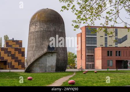 Der 1936 errichtete 20 Meter hohe Trudelturm auf dem ehemaligen ...