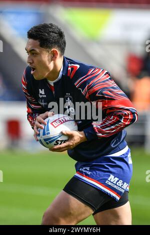 Doncaster, England - 7th April 2024 Wakefield Trinity's Max Jowitt ...