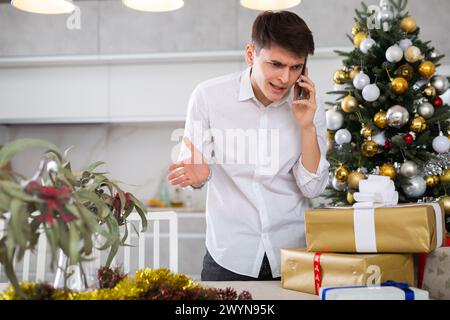 man communicates with friend on phone Stock Photo - Alamy