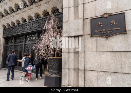 Customers shopping at the famous Daimaru Department Store in Osaka ...