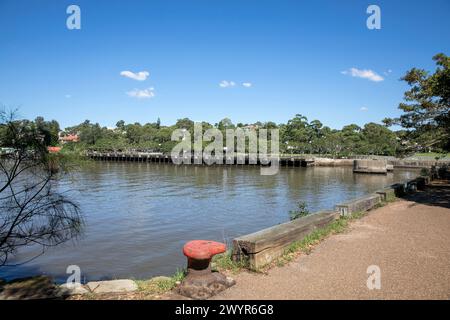 Mort Bay on the Balmain peninsula with view of Sydney harbour bridge ...