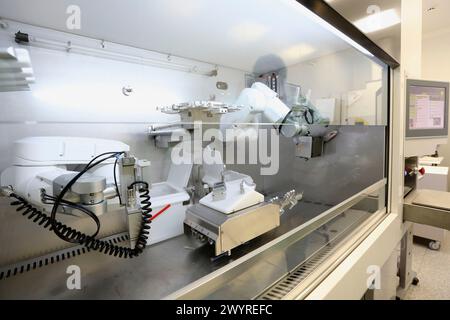 Kiro Oncology, Robotic self-cleaning hood for the compounding of ...