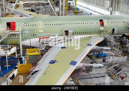 Aircraft construction. Let´s visit Airbus. Tour of the AIRBUS A380 ...