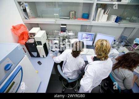 Histological cuts, confocal microscope, biopharmaceutical lab ...