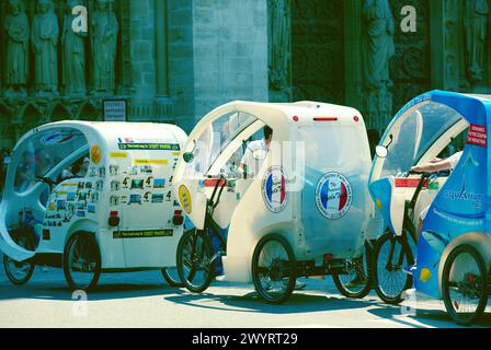 Pedicab. Notre Dame Cathedral. Paris. France Stock Photo - Alamy