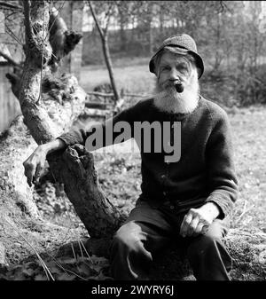 Old man called Joe Morris smoking pipe at Linley Brook near Broseley ...