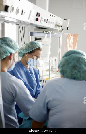 Box, Resuscitation unit. Hospital Universitario de Gran Canaria Doctor ...