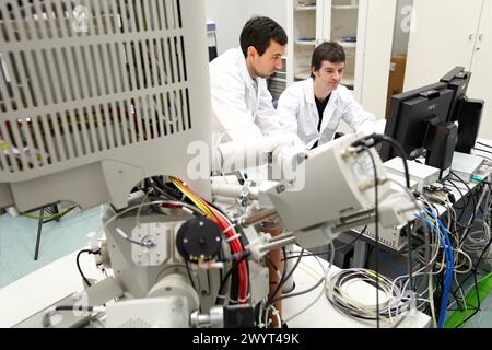 Set up of the microscope, Analysis of nanostructures and nanodevices ...