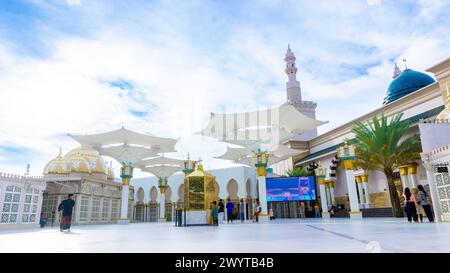 The beautiful Ar-Rahman mosque. This mosque has architecture similar to ...
