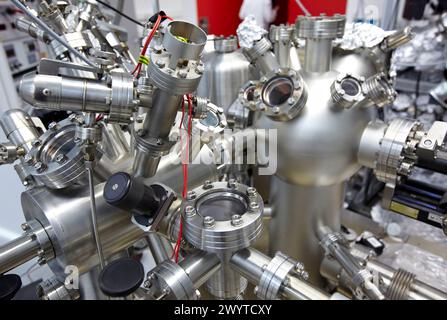 Scanning tunneling microscope (STM) in ultra-high vacuum (UHV ...