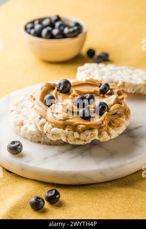 Puffed rice cakes with peanut butter, pomegranate seeds and mint ...