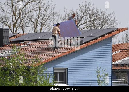 Solardach Solarpanel auf Hausdach. Photovoltaikanlage auf Scheune ...