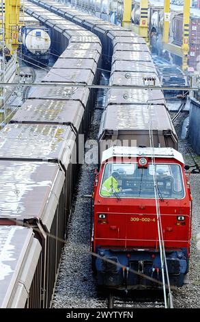 Freight trains. Irun. Guipúzcoa (Spanish-French border Stock Photo - Alamy