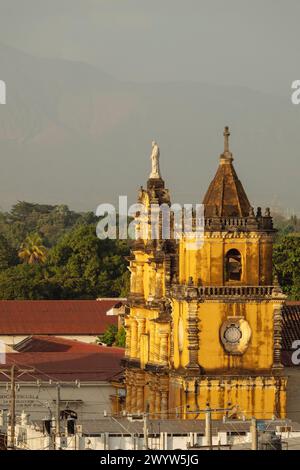 Street scene, Leon, Leon Department, Nicaragua, Central America Stock ...
