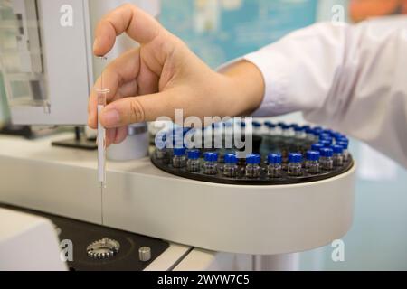 Gas chromatography-mass spectrometry (GC/MS), gas chromatographer, FID ...
