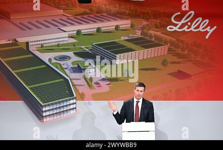 Alzey, Germany. 08th Apr, 2024. Dave Ricks (l-r), Chairman and CEO of ...