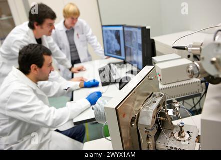 Discussing on SEM images, Analysis of nanostructures and nanodevices ...
