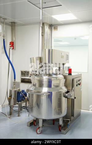 Mixer for the manufacture of creams and gels, Clean room ...