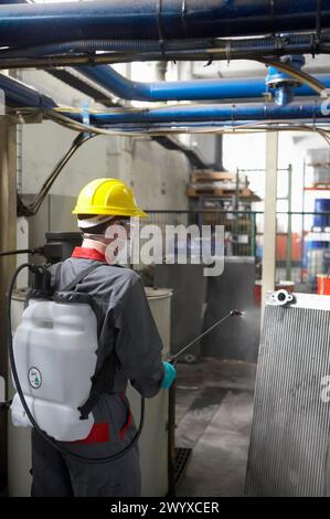Industrial spray cleaning, radiator Stock Photo - Alamy