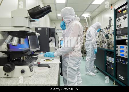 FEI Phenom benchtop SEM / AJA Sputter system. Cleanroom. Nanotechnology ...