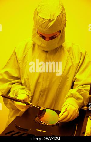 Automated Mask alignment system, photolithography processes, cleanroom ...