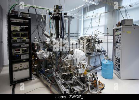 Ultra-high vacuum (UHV) chamber, Nanophysics laboratory, Materials Physics Center is a joint ...
