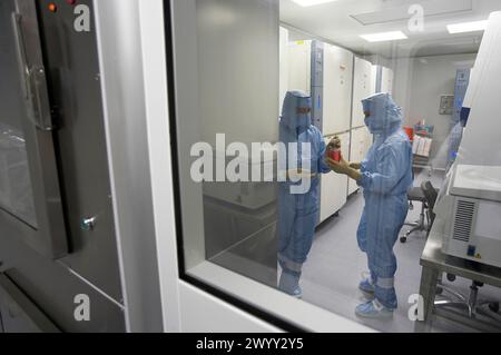 Clean room, sterile room, Biopharmaceutical Laboratory, development and ...