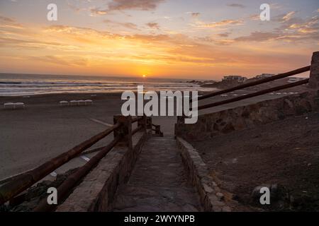 Sunset at Punta Corrientes Beach in southern Lima, Peru Stock Photo - Alamy