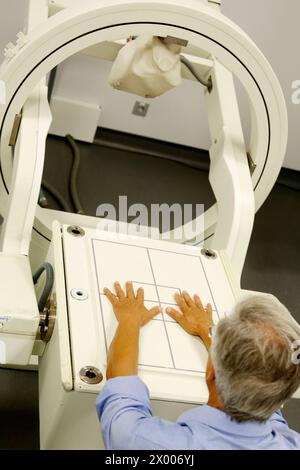 Hands scintigraphy, Scintigraphy is a form of diagnostic test used in ...