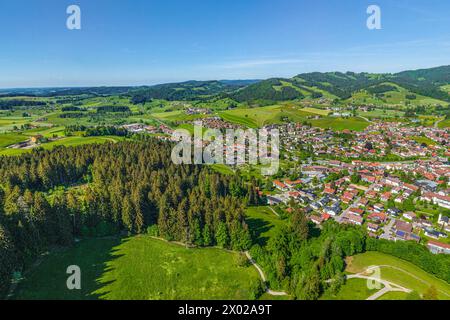 Der Kurort Oberstaufen im westlichen Allgäu im Luftbild Ausblick auf ...