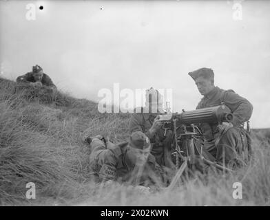The Home Guard, 1940 Home Guards receiving Vickers gun instruction at ...