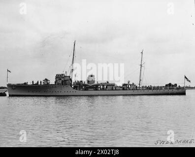 HMS Sheldrake At a buoy Stock Photo - Alamy