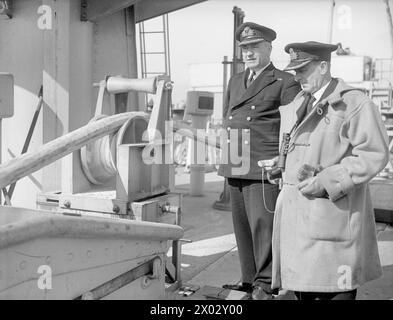 LAYING THE 17TH "PLUTO". 24 MAY 1945, ON BOARD THE CABLE LAYING SHIP ...
