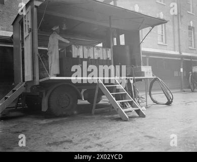 MOBILE KITCHEN. 2 DECEMBER 1941, CHATHAM. ADAMS COOKING RANGE FOR 500 ...