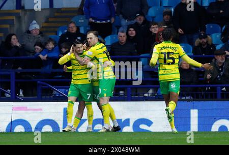 Norwich City's Borja Sainz (left) and Sunderland's Dan Neil (right ...