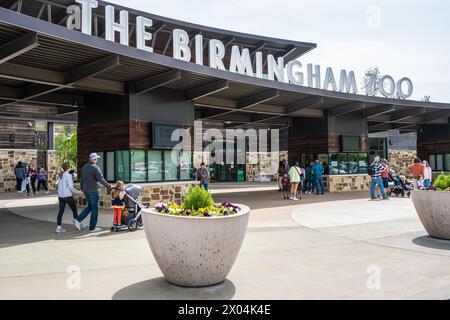 Entry signage for the Birmingham Zoo in Birmingham, Alabama. (USA Stock ...